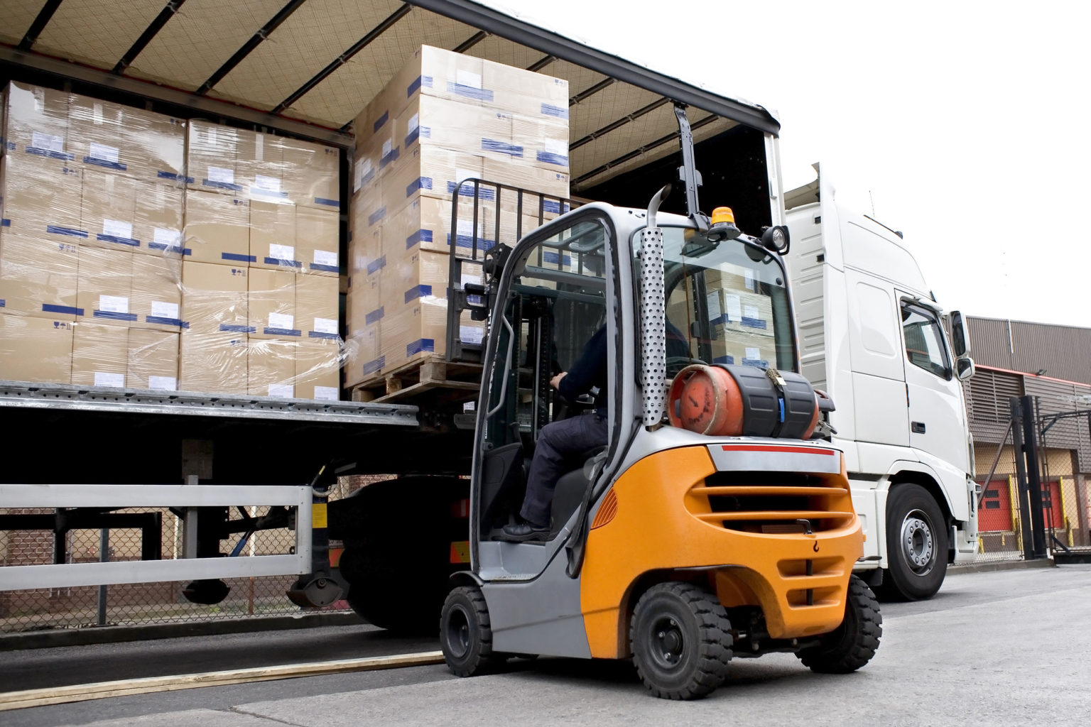 The Top 5 Moffett Truck Benefits for Retail Buildings